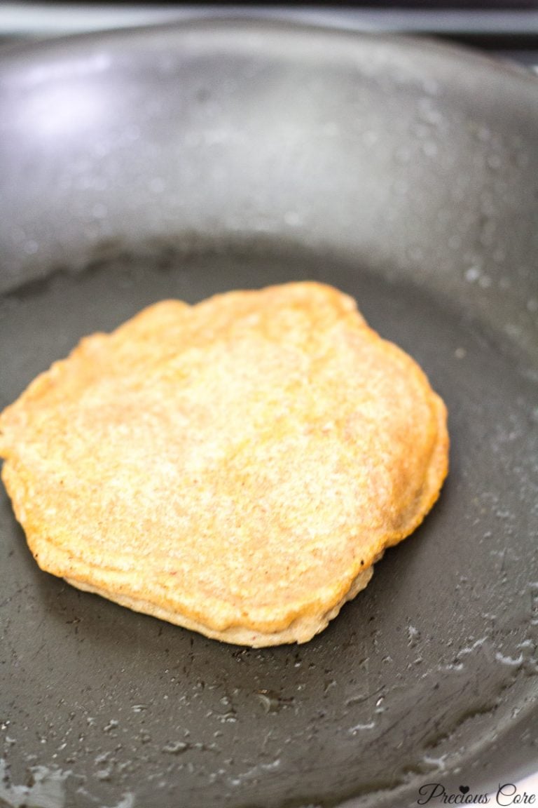 HEALTHY EGGLESS PANCAKES | Precious Core
